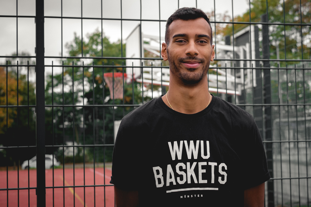 Adam Touray kehrt zu den WWU Baskets zurück – Uni Baskets