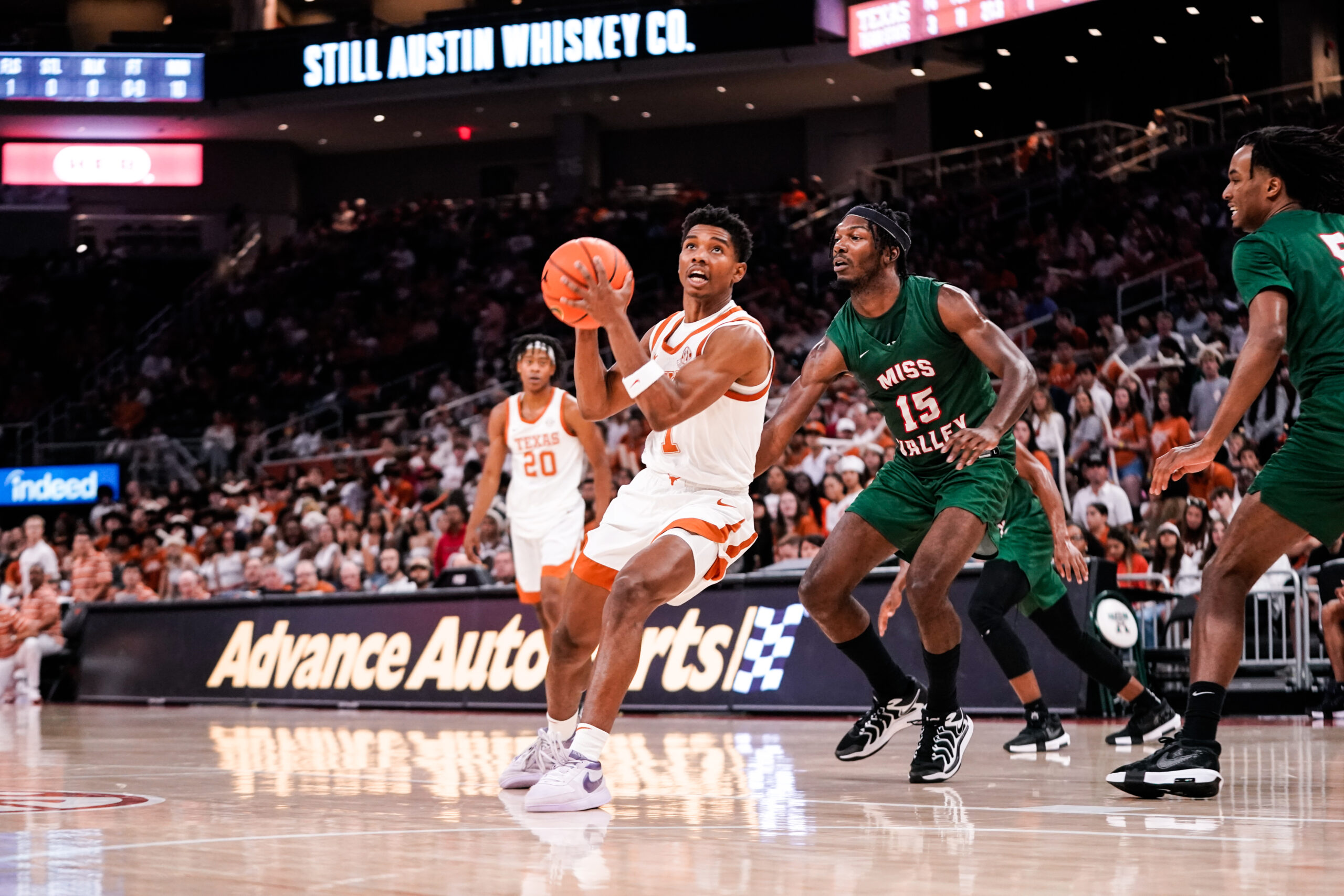 Julian Larry von den Texas Longhorns unterzeichnet ersten Profivertrag ...